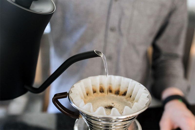 Pentingnya Slow Pouring Pada Metode Seduh Pour-Over – Namoura Coffee